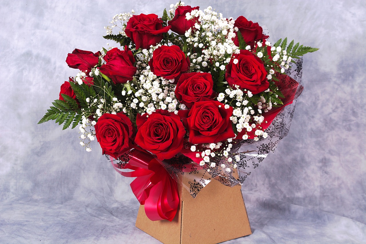 40 frases para regalar flores a alguien que te gusta - Buena Vibra